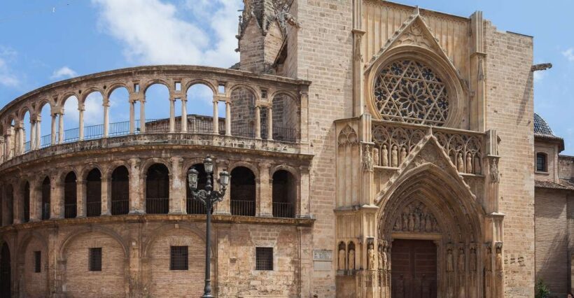 Valencia: Guided City Walking Tour with Tapas Tastings - Key Points