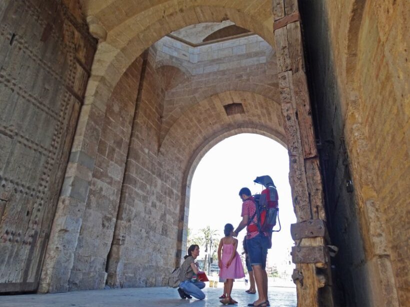 Valencia: Guided Family Walking Tour (Italian Tour) - Key Points