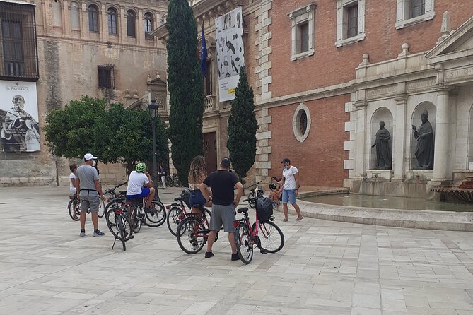 Valencia Highlights Bike Tour - Visiting Architectural Wonders