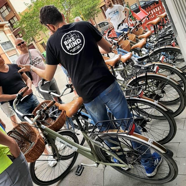 Valencia: Highlights City Tour by Bike with Local Guide - The Sum Up