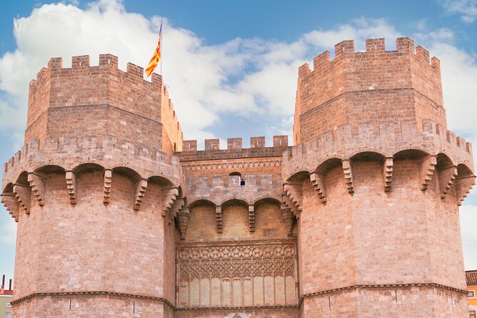 Valencia Iconic Sights Scavenger Hunt - What Travelers Can Expect