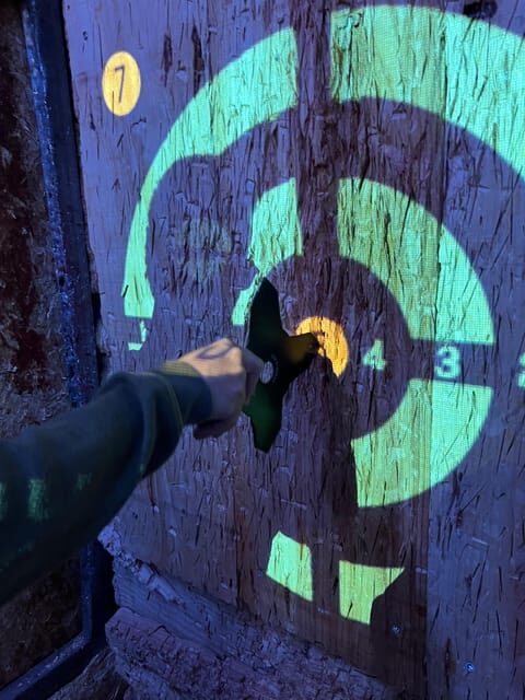 Valencia: Interactive Axe Throwing 1h - The Sum Up: Who Should Sign Up?