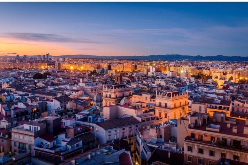 Valencia: Must-See Attractions Walking Tour - Authentic Experiences and Personal Touches