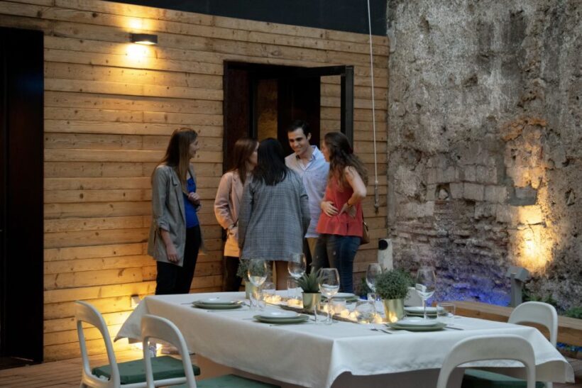 Valencia: Old Town Tour, Wine & Tapas in an 11th c. Monument - FAQ