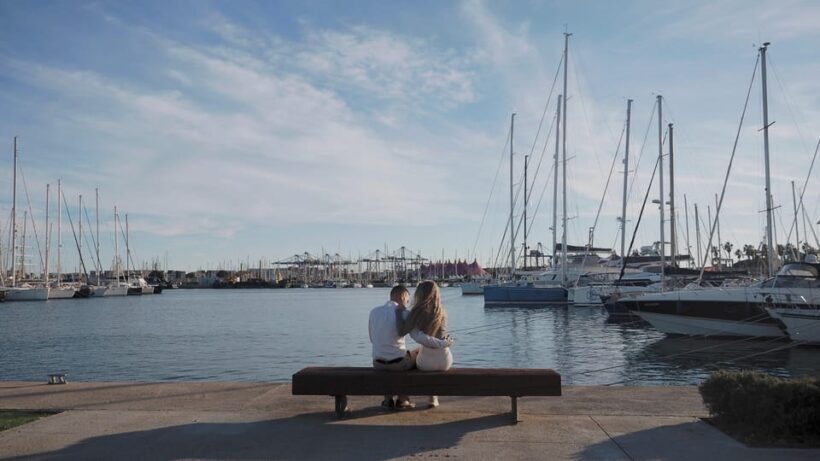Valencia: Photo shooting at the beach with pro photographer - An In-Depth Look at the Valencia Photo Shoot Experience