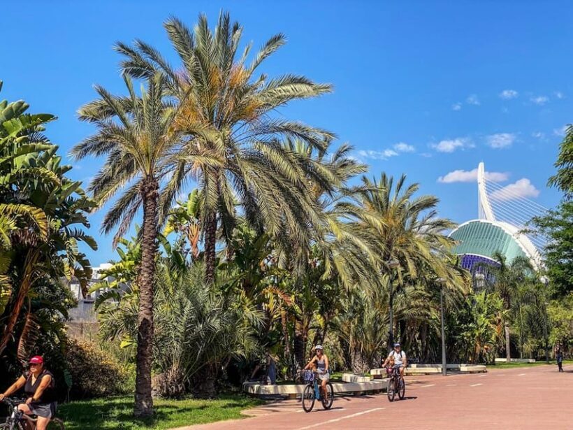 Valencia: Private City Tour on Bike with Drink Stop - FAQs