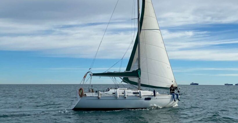 Valencia: Private Sailing Trip with Snacks and Drinks - The Atmosphere and Crew