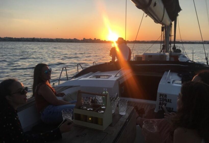 Valencia: Sunset trip in a sailboat with drinks included - The Experience at a Glance