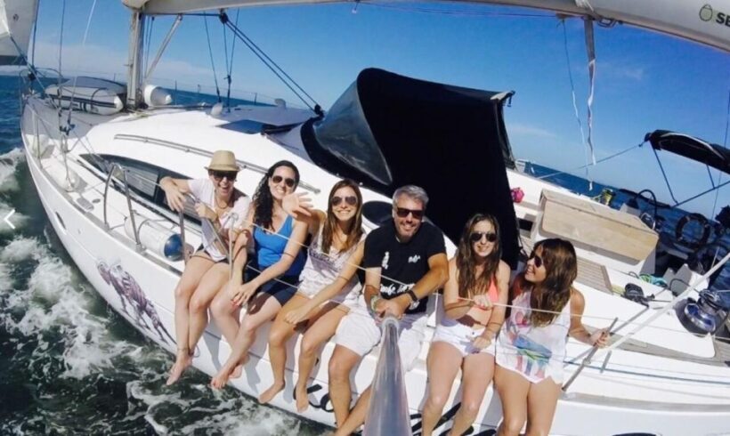 Valencia: Sunset trip in a sailboat with drinks included - Who Should Consider This?