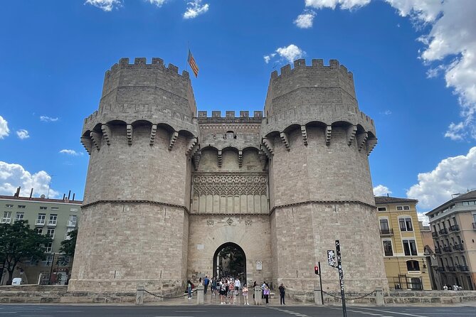 Valencia: Top 25 Highlights Guided Bike Tour - Meeting and Ending Point