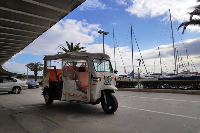 Valencia: Tuk Tuk Modern Tour - The Seaside and Marina Scene