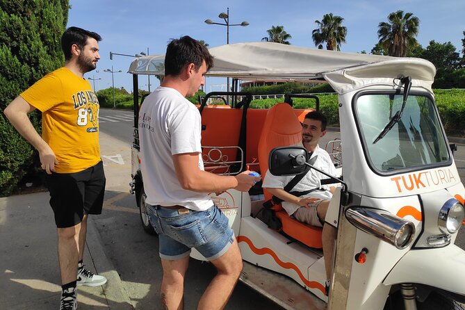 Valencia: Tuk Tuk Modern Tour - Sports and Local Neighborhoods