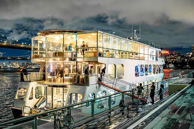 Valentine's Day Dinner Cruise in New York - Valentines Day Dinner Cruise in New York: A Romantic Night on the Water