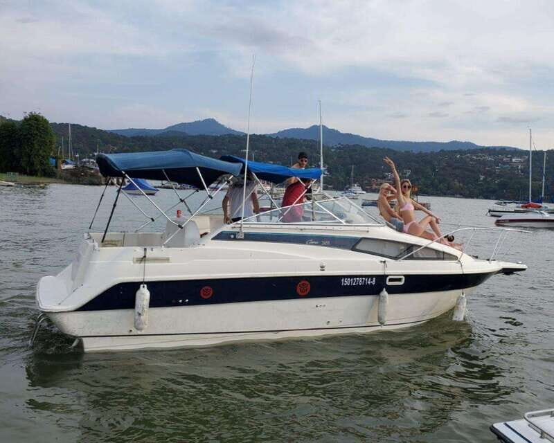 Valle de Bravo: 26 feet Yacht Rental Experience - An In-Depth Look at the Valle de Bravo Yacht Experience