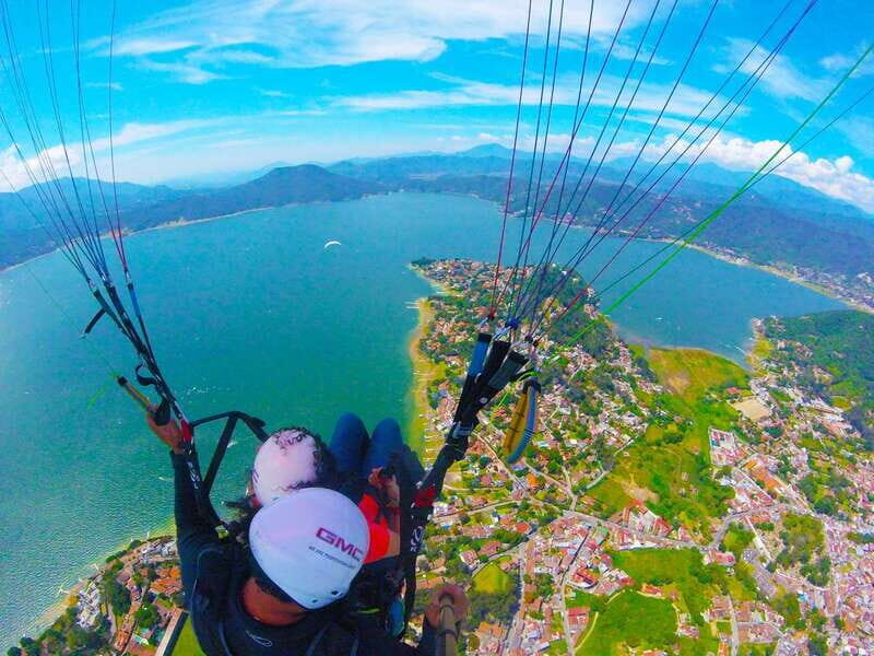 Valle de Bravo: Paragliding flight - An Overview of the Paragliding Experience