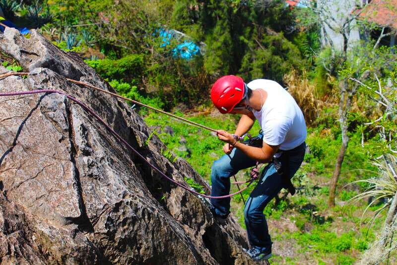 Valle de Bravo: Rappel over a viewpoint - Why It’s Worth It
