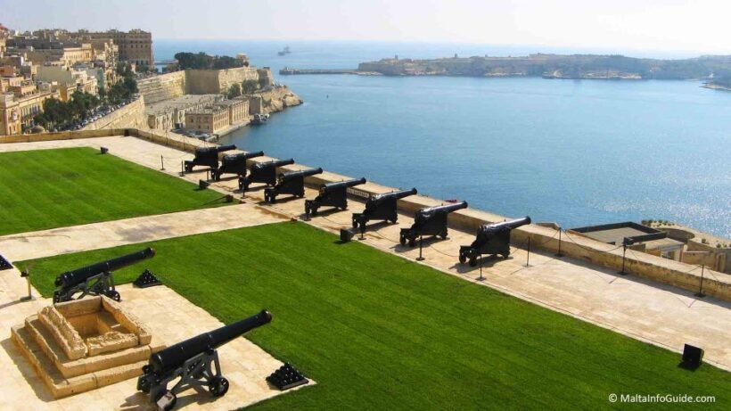 Valletta: Private Insider Walking Tour with Licensed Guide - Accessibility and Practical Tips