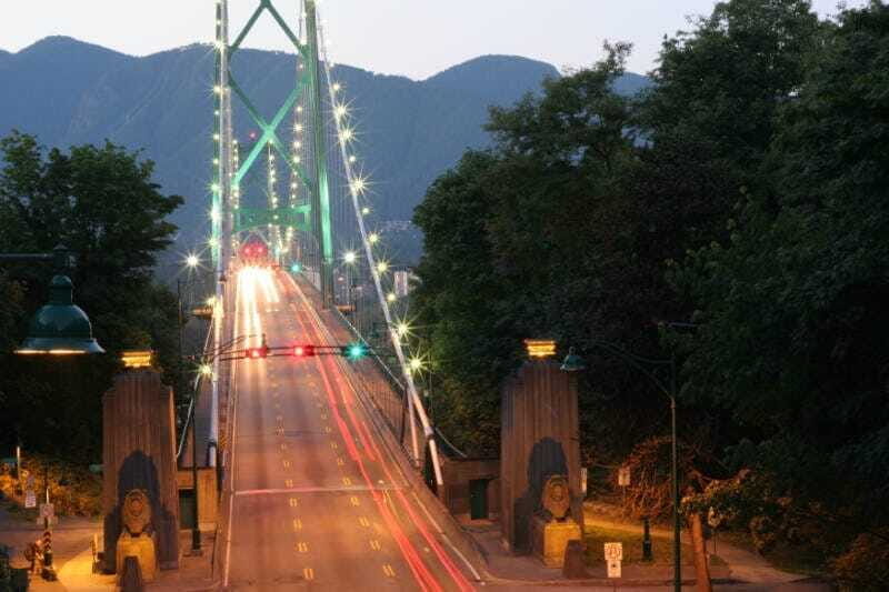 Vancouver Highlights 4-Hour Private Tour - Granville Island: Arts, Food, and Local Charm