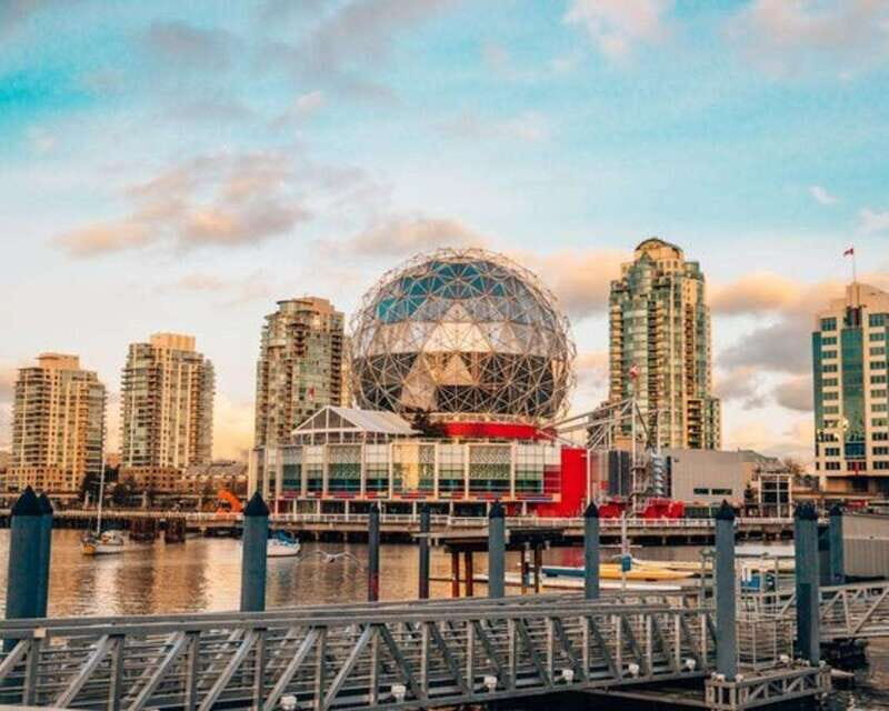 Vancouver : Must-See Attractions Walking Tour With A Guide - Describing the Stops in Detail