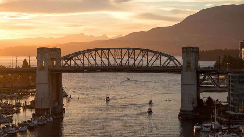 Vancouver: Private City Sights Tour by Minibus (3hrs) - An In-Depth Look at the Vancouver Private Sights Tour