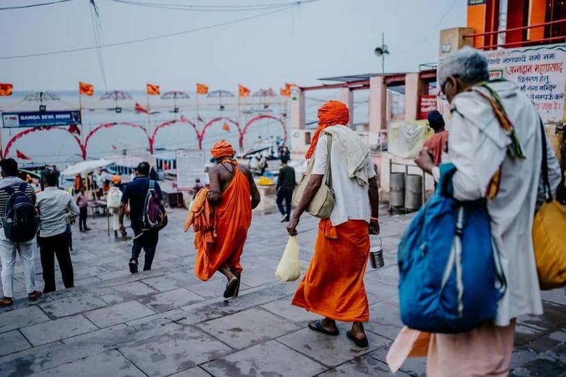 Varanasi: Boat Ride, Walking Tour, and Vegetarian Lunch - Exploring the Bharat Kala Bhavan Museum