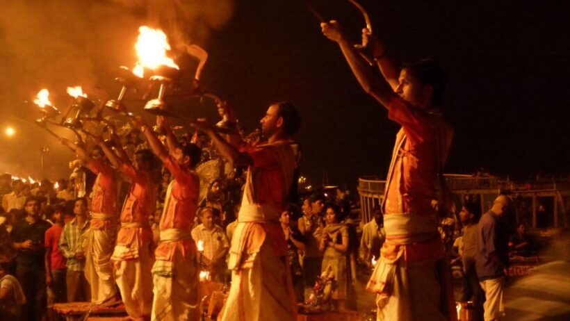 Varanasi: Night Tour with Aarti Ceremony and Street Food - What Makes This Tour Stand Out