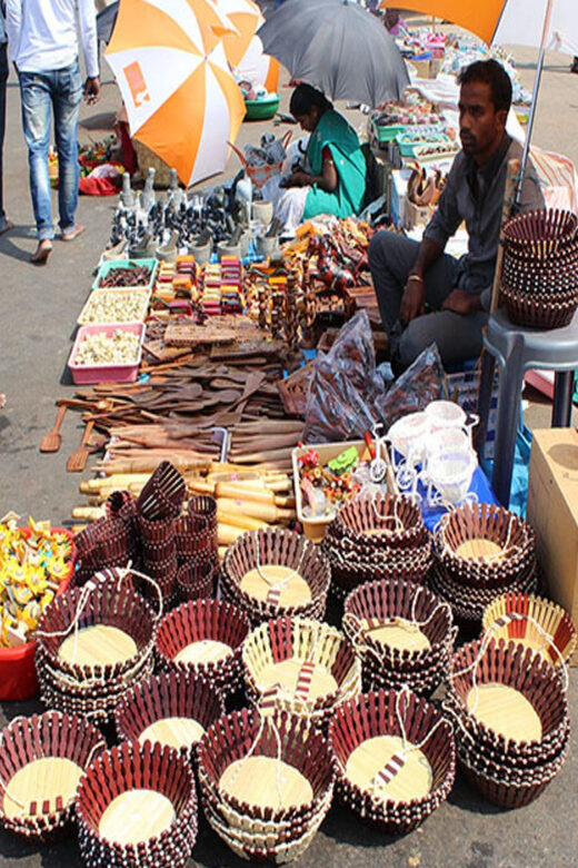 Varanasi: Private Evening Handicraft Market Tour with Dinner - Key Points
