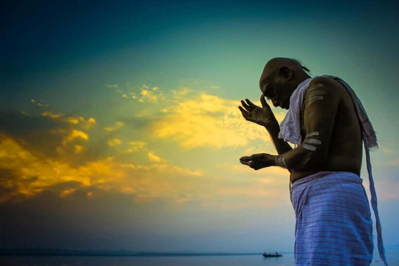 Varanasi: Sunrise Boat Tour & Ghats Experience - Experiencing Varanasi at Dawn: A Detailed Look