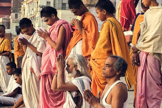 Varanasi:Sunrise tour with Ganga aarti,Akhada visit,Ancient stepwell & Breakfast - Key Points