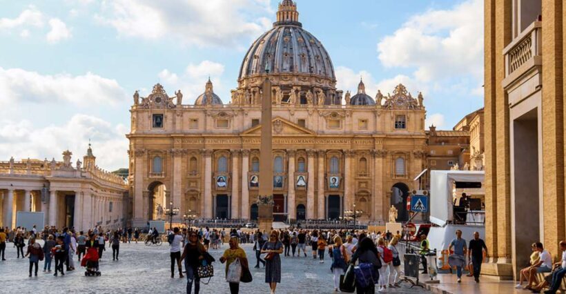 Vatican Highlights: Tapestries, Maps, and Philatelic Wonders - An In-Depth Look at the Tour Experience