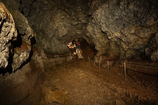 Vatnshellir Cave Tour - Geological Features of the Cave