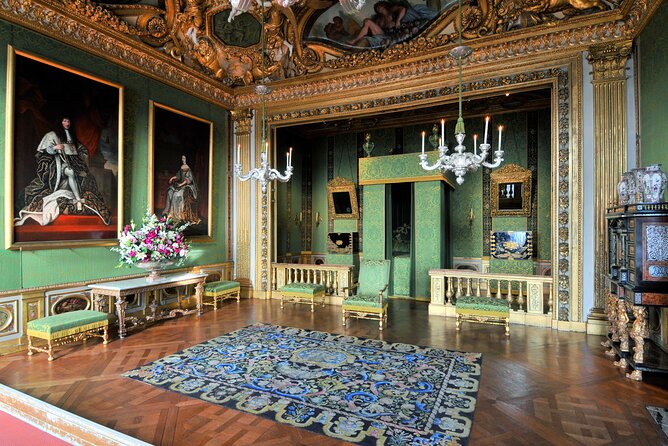 Vaux-Le-Vicomte Castle Day Trip With Chateaubus Shuttle - Tour Features and Inclusions