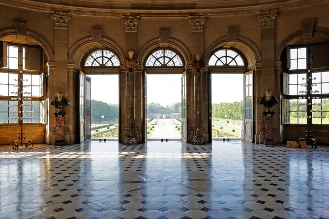 Vaux-Le-Vicomte Castle Day Trip With Chateaubus Shuttle - Timing and Availability