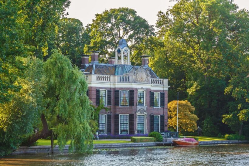 Vecht River: Private Tour sightseeing Cruise with diner - Key Points