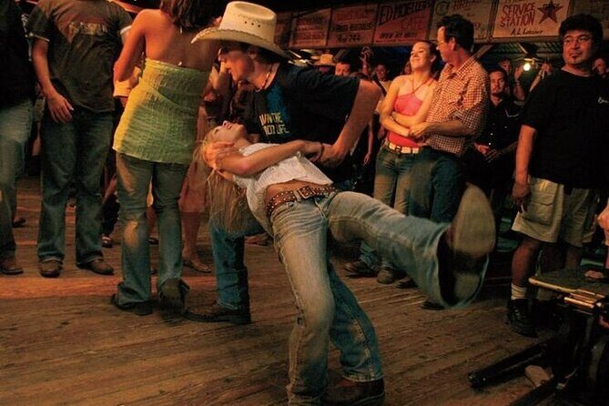 Vegas Country Bar Crawl: Party Bus & Drinks Included - An insiders look at the Vegas Country Bar Crawl