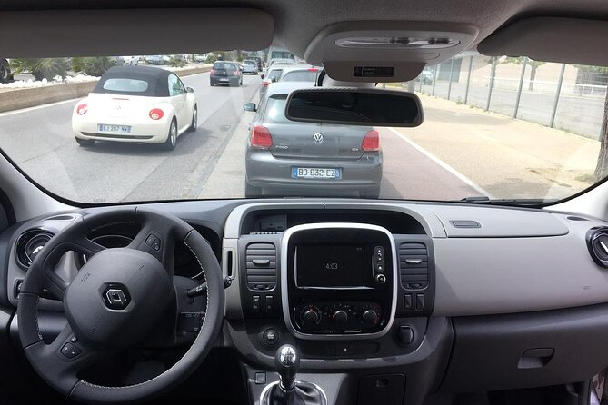 Vehicle with Driver in Provence - Key Points