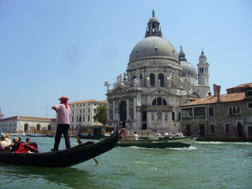 Venice: 30 min Gondola Ride on the Grand Canal with Guide - The Value of the Experience
