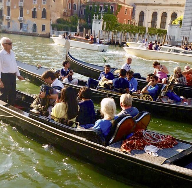 Venice: 30-Minute Gondola Ride on Grand Canal with Serenade - Key Points