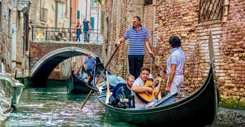 Venice: 30-Minute Gondola Ride on Grand Canal with Serenade - Authentic Experiences and Real Traveler Feedback