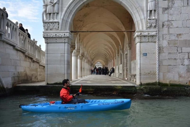 Venice: 60' Quick Kayak Tour of Venice with guide - An In-Depth Look at the Venice Kayak Tour