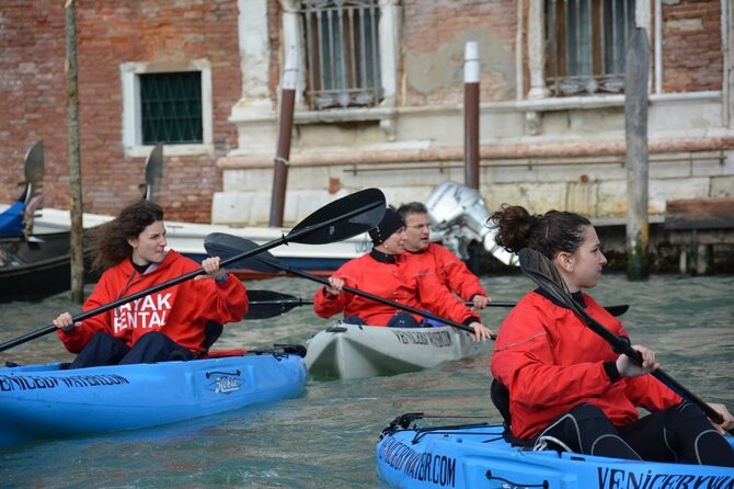 Venice: 60' Quick Kayak Tour with guide - An In-Depth Look at the Venice Kayak Tour