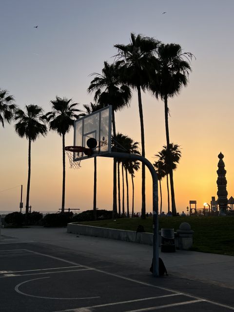 Venice Beach : French guided walking tour - The Atmosphere and Authenticity