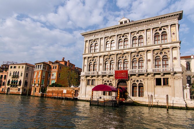 Venice Boat Tour on Grand Canal With Local Guide - Iconic Sights Along the Way