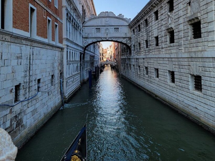 Venice: Doge's Palace and St Mark's Tour with Gondola Ride - Key Points