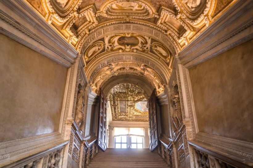 Venice: Doge's Palace, Bridge of Sighs & Prisons Guided Tour - Key Points
