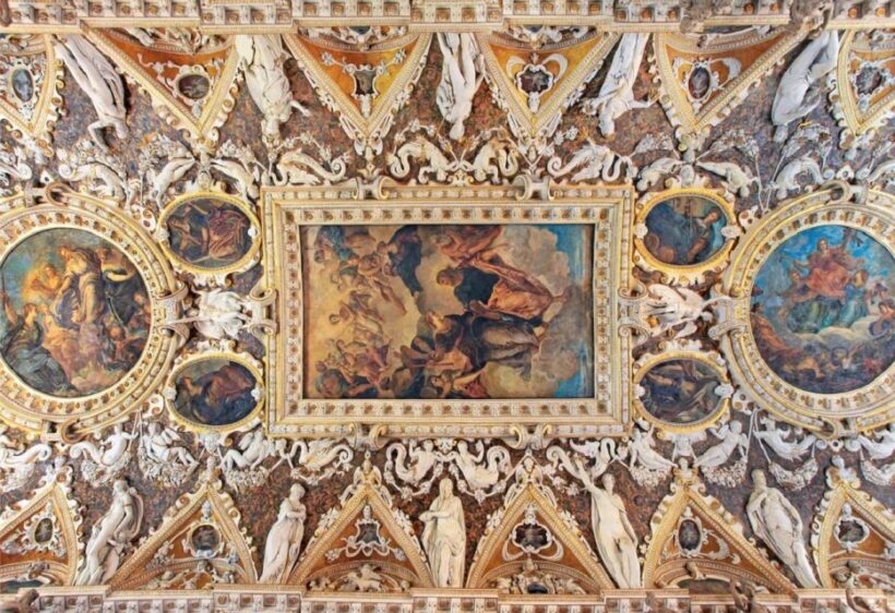 Venice: Doge's Palace & Bridge of Sighs Small Group Tour - The Art and Architecture: Lavish Rooms and Fascinating Details