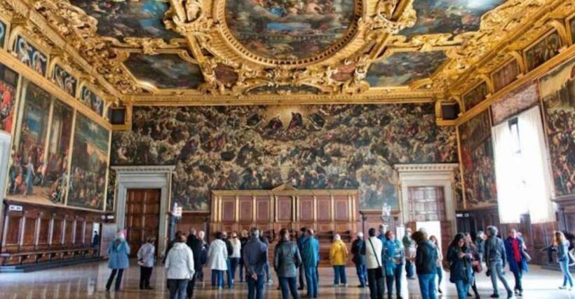 Venice: Doge's Palace Guided Tour with Optional Gondola Ride - The Optional Gondola Ride