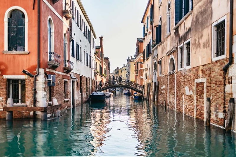 Venice: Food Tasting Tour with Cicchetti Dishes and Wine - Key Points