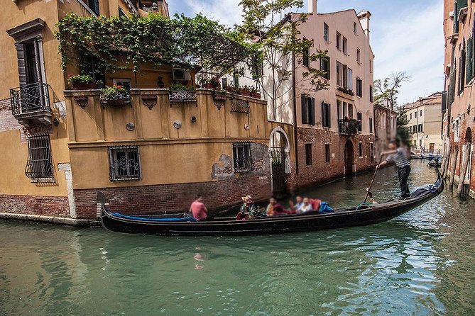 Venice Gondola Experience - Accessibility and Age Restrictions