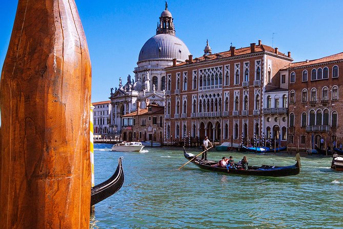 Venice Gondola Experience - Rider Capacity and Shared Nature